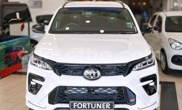 Buy used toyota fortuner white car in maseru in maseru - carsotho